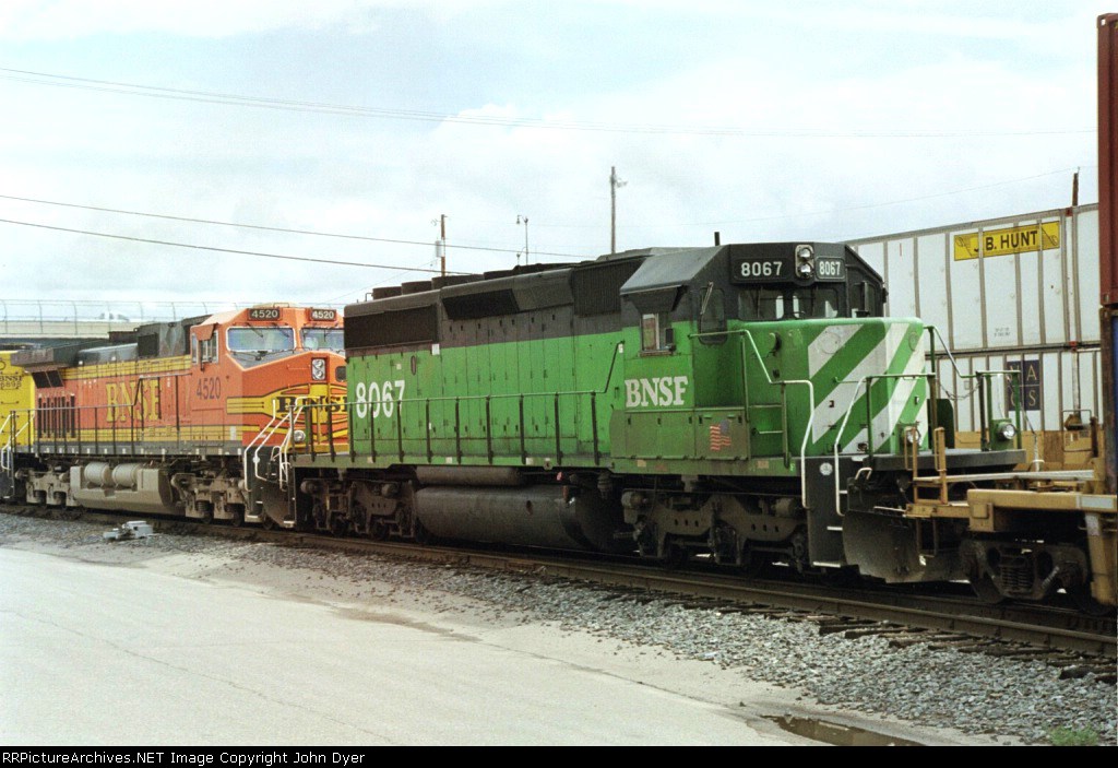 BNSF 8067 BNSF 4520